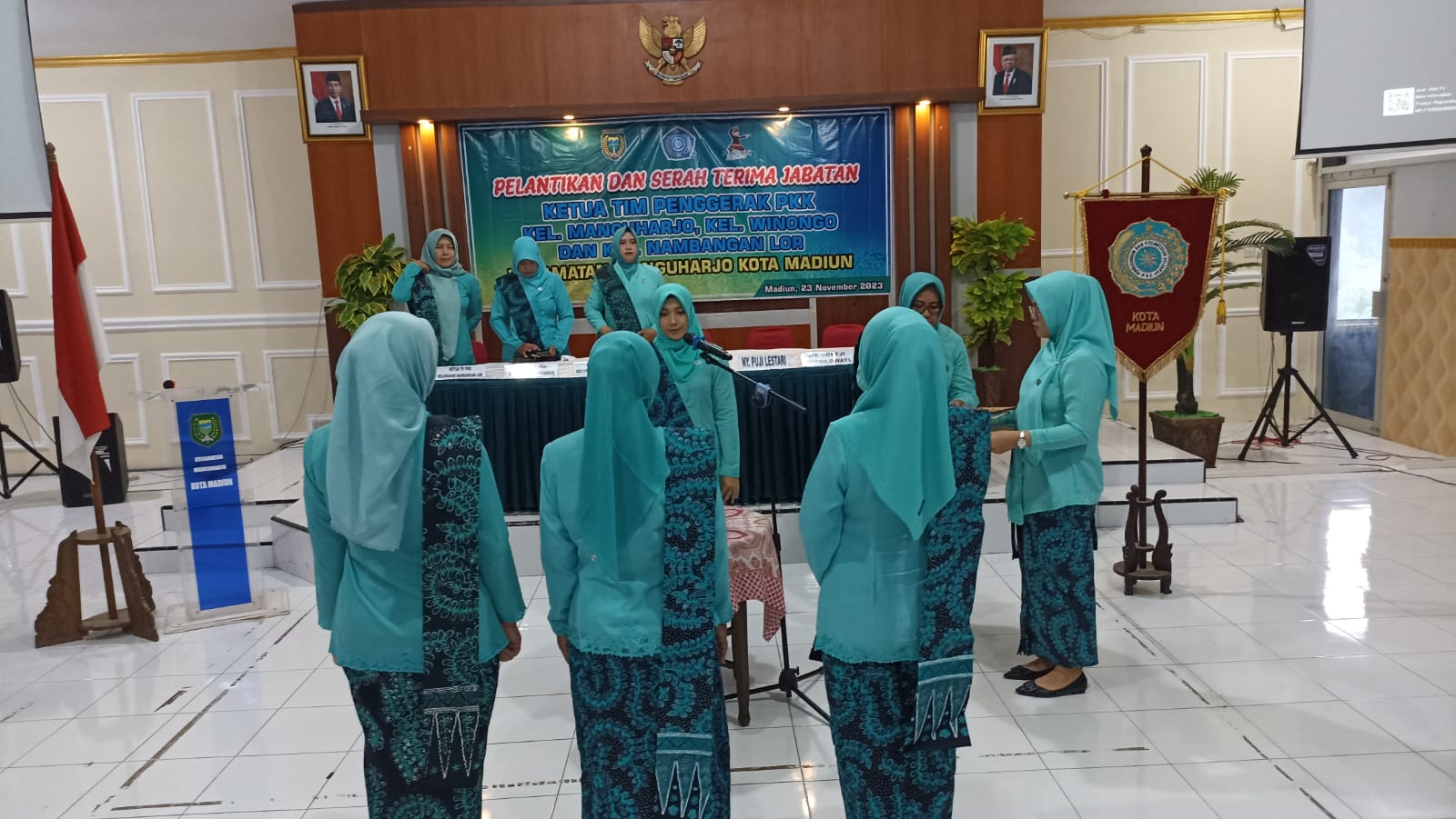 PELANTIKAN DAN SERAH TERIMA JABATAN KETUA TIM PENGGERAK PKK KELURAHAN ...